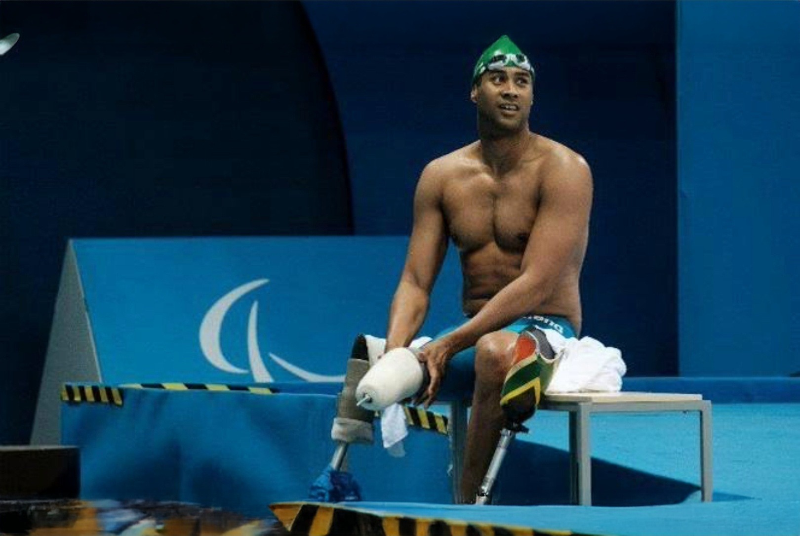 Le monde insolite : Achmat Hassiem — survivre à un grand requin blanc ...